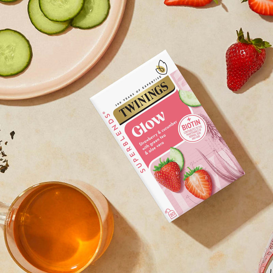 Superblends Glow Strawberry & Cucumber Green Tea 20 Envelopes – Twinings